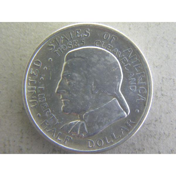 CLEVELAND-GREAT LAKES EXPOSITION 額面：１／２ドル  使用金属：品位．９００銀  重さ：１２．５０グラム  直径３０．６ミリ Mintage 50,030 表　モーゼス・クリーブランド　裏　五大湖の地図