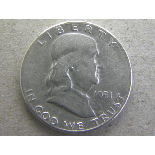 フランクリン１／２ドル銀貨は、ベンジャミン・フランクリンの功績を称えて、１９４８年初めて発行されました。彼は、アメリカで最もよく知られ、愛された市民運動のリーダー、科学者、政治家でした。裏面には自由の鐘が描かれ、右側の鷲は、現在の米国通貨に...