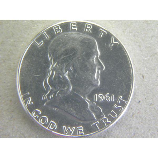 フランクリン1/2ドル銀貨は、ベンジャミン・フランクリンの功績を称えて、1948年初めて発行されました。彼は、アメリカで最もよく知られ、愛された市民運動のリーダー、科学者、政治家でした。裏面には自由の鐘が描かれ、右側の鷲は、現在の米国通貨に...