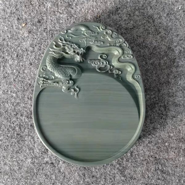 (1) サイズ：9.6×7.5×1.8cm(2) 種類：松花江緑石硯(3) 産地：吉林省松花江(4) 箱はつきません。天然石のため、石紋様は多少異なります。予めご了承くださいませ。