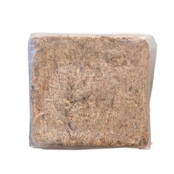 湿地帯に生えた水苔を採集し、乾燥した後で圧縮梱包した物。毛足が太い上質品。内容量は充填時のものです。チリでの在庫期間〜海運中〜弊社での在庫中に空気穴から水分が蒸発する為、内容量が10〜20%減少します。