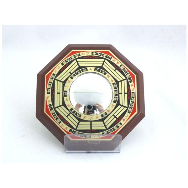 【メール便発送をご指定の場合、ポスト投函のため商品代引・日時指定不可となります】◇サイズ：直径約12cm×1.5cm◇◇木製◇壁に掛けられるタイプの八卦鏡（凸面鏡）です。小さめなので、マンションやアパートに住んでいる方にもちょうど良いサイズ...