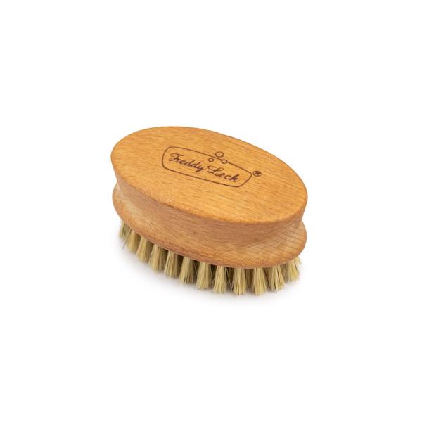 ●　商品データ●　サイズ　：　約W8 x D4.3 x H4.3cm●　素材　：　本体／ピーチウッド、ブラシ部分／豚毛●　製造国　：　ドイツ●　ブランド　：　FREDDY LECK / フレディ レック●　配送区分　：　　ポスト投函NG