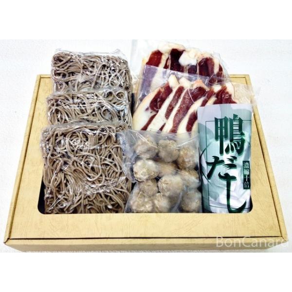 鴨なんば３人前セット【セット内容】冷凍そば麺１７０ｇ×３（香川県製造）　　　　　　　　　　　　合鴨モモスライス１５０ｇ×２（ハンガリー/ブラジル）大阪加工　　　　　　　　　　　合鴨つくね１５０ｇ（１５玉）（ハンガリー/タイ）　大阪府製造　　...