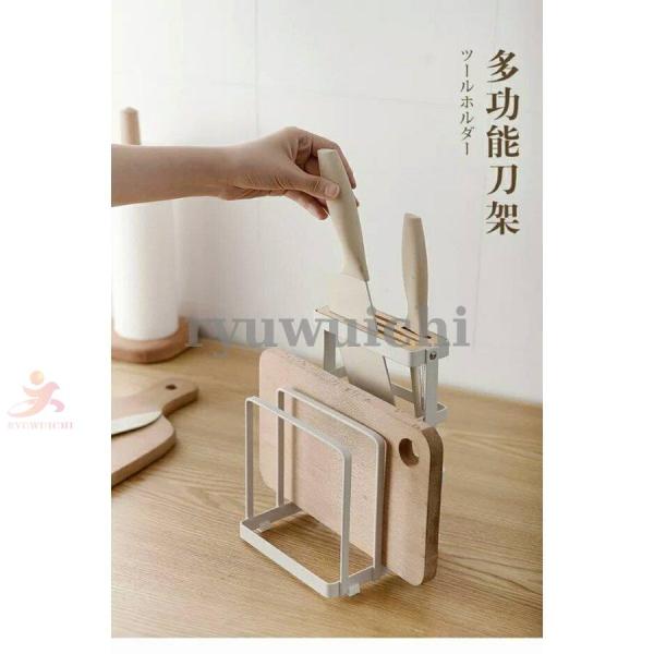 【基本情報】サイズ：W(幅)14.5 × D(奥行)14 × H(高さ)21.5cm、重量(約)：670g、色：ホワイト。【材質】フレーム：スチール(ユニクロメッキ+粉体塗装)。包丁立て部分：天然木。【収納力抜群】まな板または鍋蓋を2枚、大...