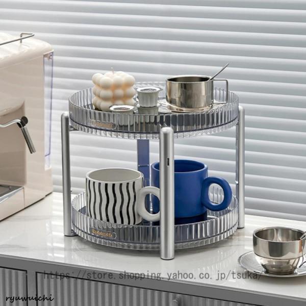 製品仕様製品名：360度回転式収納ラック材質：PETカラー：透明 【商品仕様】丸型   直径28×高さ4.7cm、直径28×高さ23cm        素材：高品質PET素材で作られ、高級感が溢れているスパイスラックです。 【多機能】360...