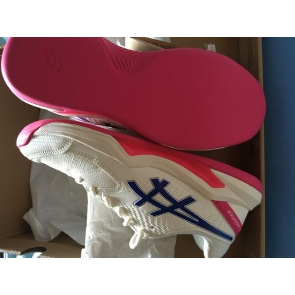 安定性と快適性を両立させたスタビリティモデル横方向の動きをTPU TRUSSTIC がサポートし、安定性を発揮しつつ、通気性(快適性)も追求。GEL-RESOLUTIONのDNAを継承し、コストパフォーマンスに優れたスタビリティモデル。Ma...