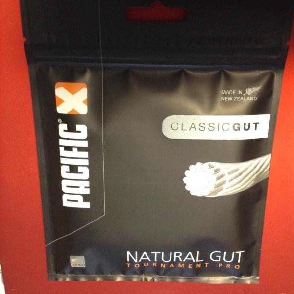 パシフィック　クラシックガット操作性とソフトな打球感を重視した最もポピュラーで人気のあるモデル。全てのプレーヤーにお薦めのナチュラルガット。ゲージ8.0　1.25mm前後8.5　1.30ｍｍ前後9.0　1.35mm前後