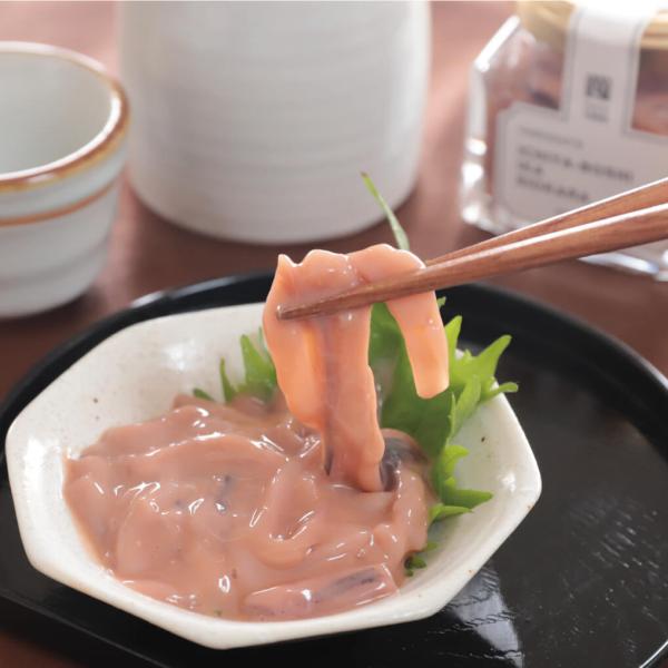 長年に渡り多くのお客様に親しまれた「かくまん」のいか塩辛。創業65年。受け継がれた伝統の味。地元函館の「いか」の加工食品を中心に海産物製品を手がけています。主力商品に函館名物「いかめし」、弊社自慢のヒット商品「いか塩辛」などがあります。昭和...