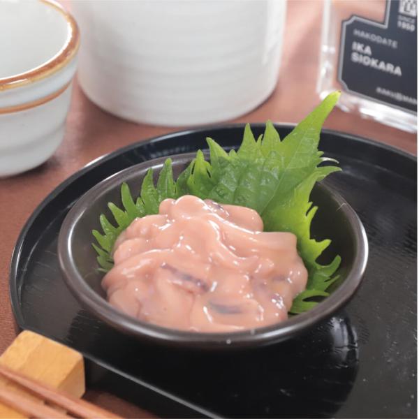 長年に渡り多くのお客様に親しまれた「かくまん」のいか塩辛が装いも新たに生まれ変わりました。伝統の味わいはそのままに、函館近海産の真いかの胴の身だけを使用したいか塩辛を一度見たら手に取りたくなる個性的なパッケージングを行うことで、従来の塩辛と...