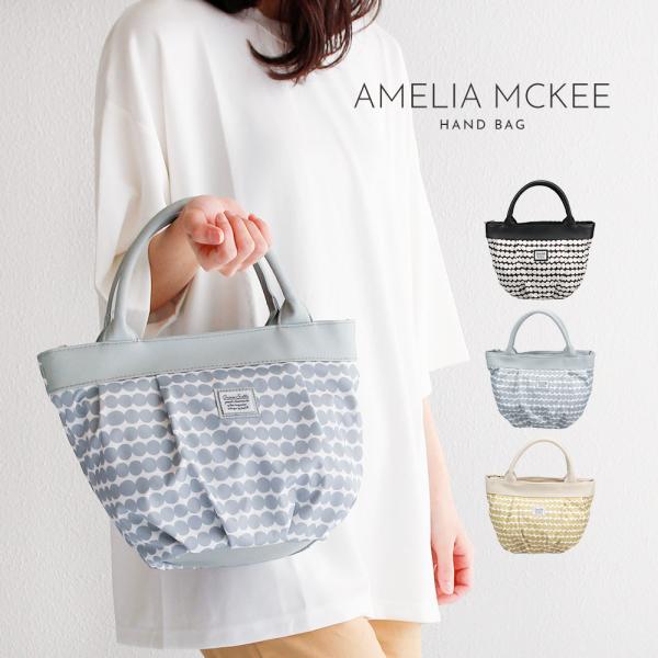 ■AMELIA MCKEE アメリアマッキー[カラー]：ブラック、グレー、マスタード[仕様]：ファスナー式開閉外側/ファスナーポケット×1内側/内ポケット×3[本体サイズ]：約 H23×W(上辺33・下辺18)×D11 (cm)■関連ワード...