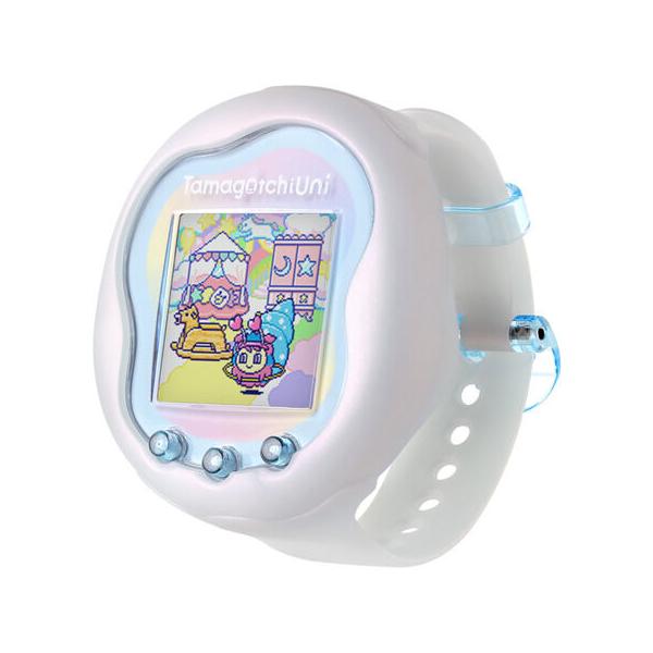 たまごっちシリーズで初めてWi-Fiを搭載した「Tamagotchi Uni」新デザインは、スウィートトーンでまとまったキュートなAurora Pinkと、ラメやレインボーグラデーションでおしゃれに持ち歩けるPrism Whiteの2色展開...