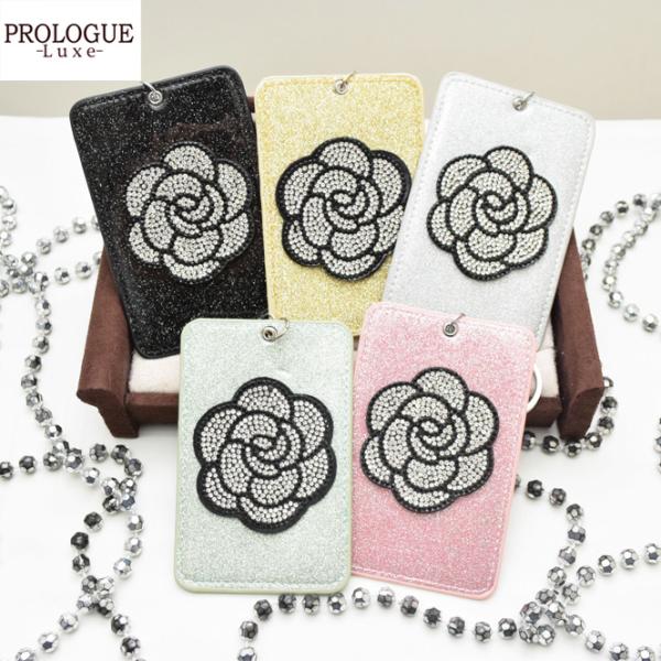 【PROLOGUE】からキラキラ大人ゴージャスな 「キラキラカメリア」ワッペンが描かれたパスケースが登場！エコレザーのボディにワッペン付♪ちょうどＩＣカードが入るサイズ感！ 丸カン付きなのでバッグやキーホルダーにも付けられます！上品なカメリ...