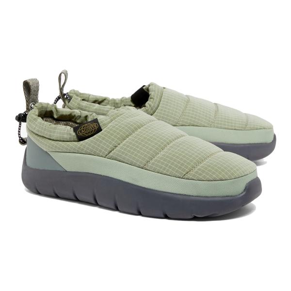 【商品説明】中綿キルティングで仕立てたモダンスポーティーなあったかスリッパ【商品特徴】・キルティング仕立てのマイクロリップストップアッパー・ハイクッションのEVAアウトソール・フィット感を高める履き入れ口のドローストリング・屋外でも屋内でも...