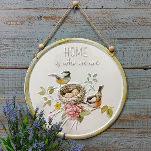 麻紐を含むサイズ幅３０×厚み１×全高４０センチスチール＋麻紐＋木製小鳥を描いた絵画テイストのスチールプレートサインプレート（ブリキ看板）は壁面のアクセントにおすすめです。サインプレート サインボード ブリキ看板スチールプレート ウッドプレー...