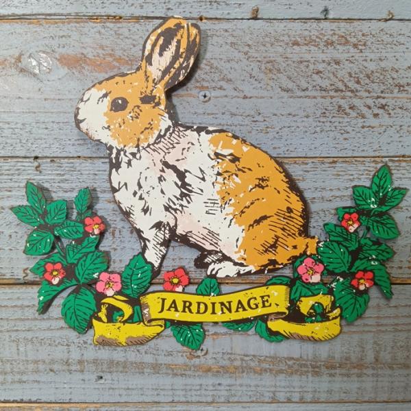 幅２６×厚み０．５×全高２２センチスチール製アンティーク調のサインプレートサインプレート（ブリキ看板）は壁面のアクセントにおすすめです。●2026年1月22日仕様変更以前のタイプと比較してカラーが変更されています。●メール便で発送致します。...