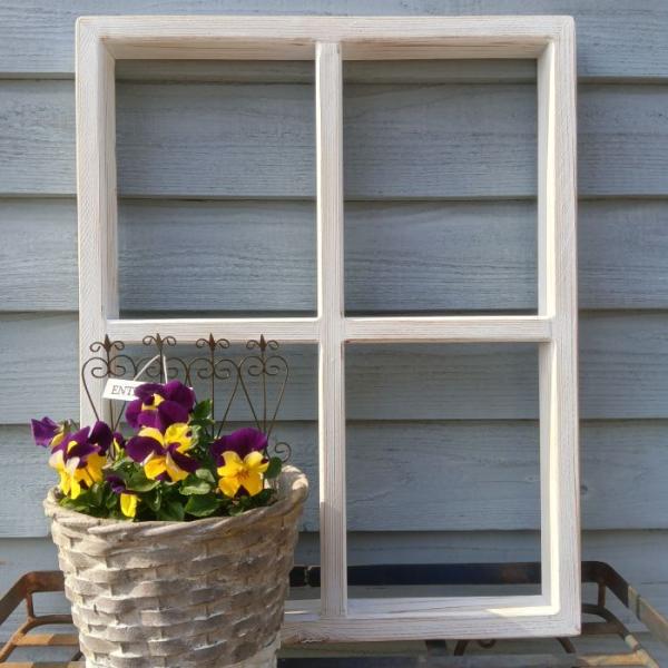 幅４０×厚み３．５×全高５０センチ木（杉）製別途吊り金具付き必要に応じて取り付けてください。ユーズド感のあるエイジング仕上げの手づくりウィンドウフレームグリーンや小物などを組み合わせてご使用ください。ウォールデコレーションにおすすめです。天...