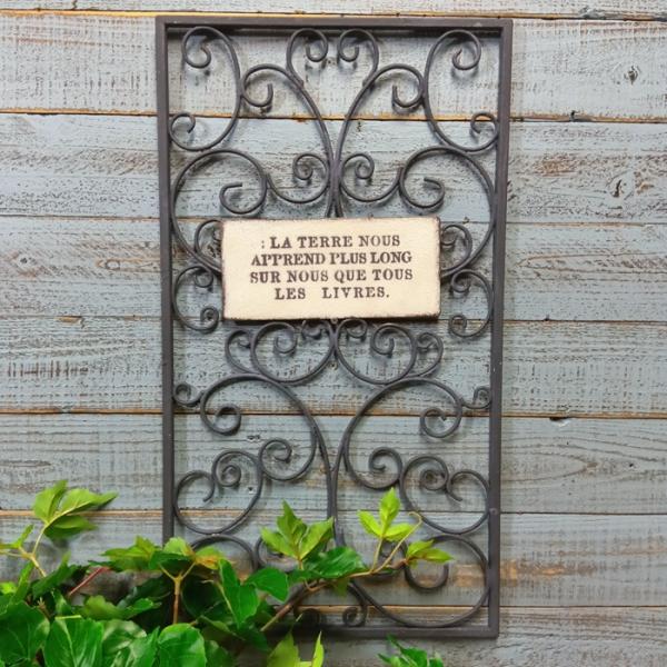 幅３１×厚み１×全高５５センチスチール製プレートがアクセントのアンティークテイストのフェンス壁面のアクセントにおすすめのウォールデコレーション（壁飾り）サインプレート サインボード ブリキ看板スチールプレート ウッドプレート 看板ガーデニン...