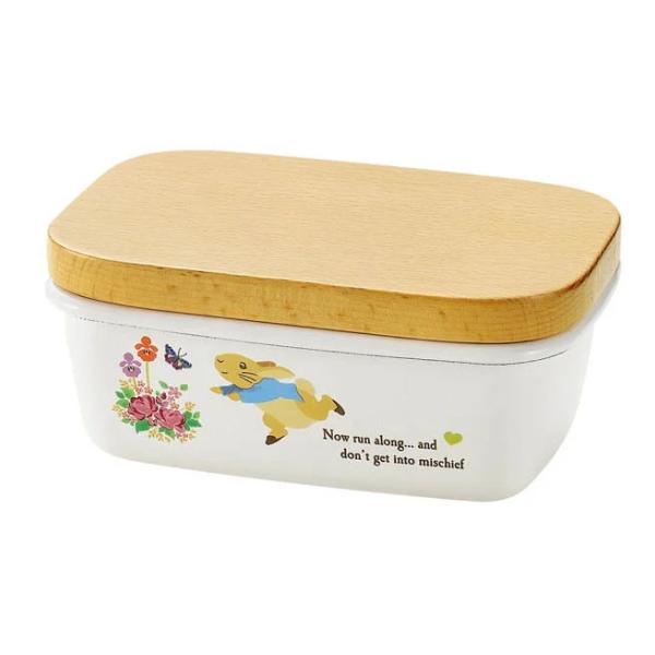 世界中で愛されている『ピーターラビットのおはなし(TM)』ビアトリクス・ポターが友人の息子に送った絵手紙が、後に『ピーターラビット』として有名な絵本になりました。物語はイギリスの田舎で、いたずら好きなうさぎのピーターが庭でレタスを食べている...