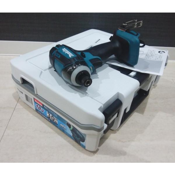 本体カラーは青です。★バッテリーと充電器は付いていません。TD149DRFXのセットからバッテリーと充電器を取り外した商品です。ケースの色は白です。バックルを外した状態でハンドルを起こして持ち上げてもフタが簡易ロックされ中身が散乱しません。...