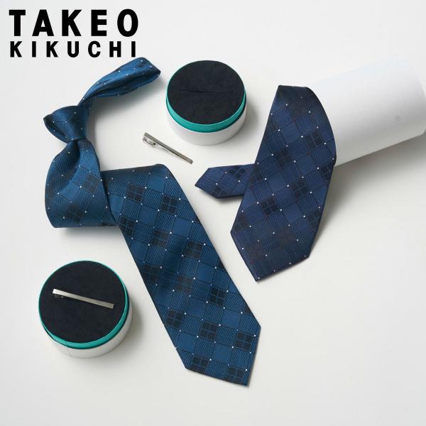 【TAKEO KIKUCHI】少し可愛らしく、親しみやすい雰囲気を醸し出すブロックチェック柄ネクタイと、洗練されたタイバー（ネクタイピン）を、スタイリッシュなシリンダー型の専用BOXに詰め合わせました。組織の切り替えで表現された市松状のチェ...