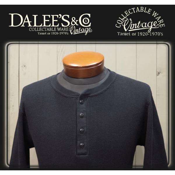 表裏二重編みの高密度アメリカンワッフルで仕上げた、1930sワッフルヘンリーサーマル！和歌山のハニカム編機にて制作した、糸量を多く使用し厚みと伸縮強さを持ったしっかりした素材感ワッフル素材。ヘンリーネックの首元によりクラシックな印象が生まれ...