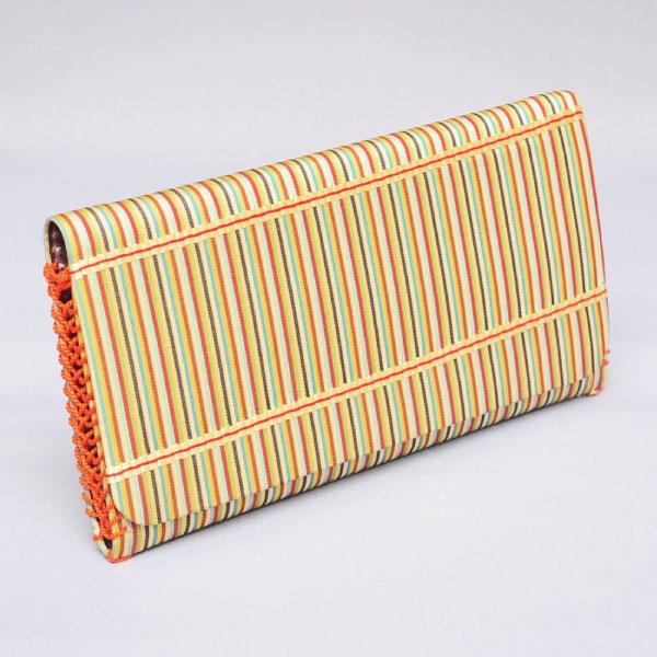 梱　包：ビニール袋サイズ：直径18.2cm×高さ10.4cm材　質：正絹(西陣織)文　様：十色間道※こちらは女性用サイズの帛紗挟みです。日々のお稽古やお茶会・お茶事のお供に。贈答用としても大変喜ばれます。