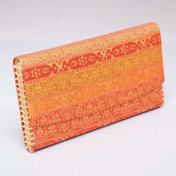 梱　包：ビニール袋サイズ：直径18.2cm×高さ10.4cm材　質：化繊交織文　様：七曜段文※こちらは女性用サイズの帛紗挟みです。日々のお稽古やお茶会・お茶事のお供に。贈答用としても大変喜ばれます。