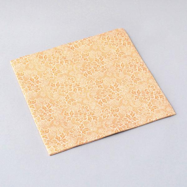 包装：化粧箱産地：国産材質：正絹サイズ：16.0cm×15.4cm文　様：金地鉄線文裂　地：金襴しなやかで上質な正絹古帛紗(古袱紗・こぶくさ)です。写真は、向かって右側がわさになるようにして両面撮影しております。「金地(かなじ)」とは、金糸...