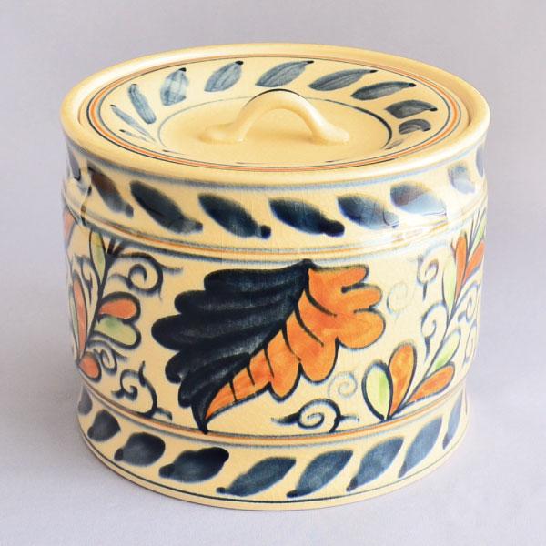 包装：共箱(樅箱)産地：萬古焼サイズ：直径15.2cm×高さ12.6cm萬古焼の人気作家『西尾瑞豊』作、オランダ水指です。旅箪笥との取り合わせにちょうど良いサイズに作られており、立礼棚などにもご利用頂けます。高さが低めのお水指をお探しの方に...