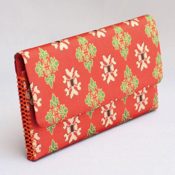 梱　包：化粧箱サイズ：直径18.2cm×高さ10.4cm材　質：正絹文　様：天平双華文(紅)※こちらは女性用サイズの帛紗挟みです。龍村製の上質な正絹の三つ折帛紗挟み。日々のお稽古やお茶会・お茶事のお供に。贈答用としても大変喜ばれます。【ご注...