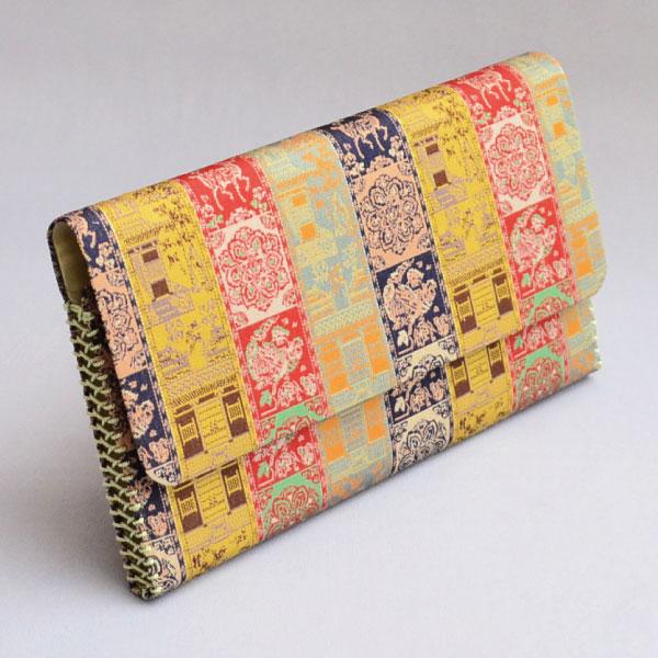 梱　包：化粧箱サイズ：直径18.2cm×高さ10.4cm材　質：正絹文　様：紅牙瑞錦(こうげずいきん)※こちらは女性用サイズの帛紗挟みです。龍村製の上質な正絹の三つ折帛紗挟み。日々のお稽古やお茶会・お茶事のお供に。贈答用としても大変喜ばれま...