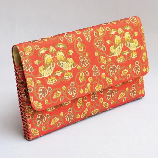 梱　包：化粧箱サイズ：直径18.2cm×高さ10.4cm材　質：正絹文　様：鴛鴦唐草文(おしどりからくさもん)※こちらは女性用サイズの帛紗挟みです。龍村製の上質な正絹の三つ折帛紗挟み。日々のお稽古やお茶会・お茶事のお供に。贈答用としても大変...