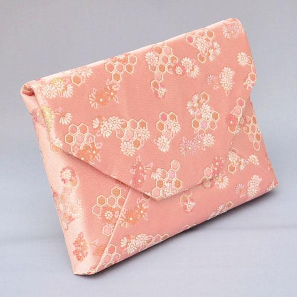 梱　包：ビニール袋サイズ：直径21.8cm×高さ15.0cm材　質：化繊交織文　様：花に亀甲繋ぎ文数寄屋袋は、扇子や帛紗・懐紙など、小道具一式の他にハンカチやポケットティッシュが収納出来る便利な和装小物入です。着物を愛用される女性や茶道をた...