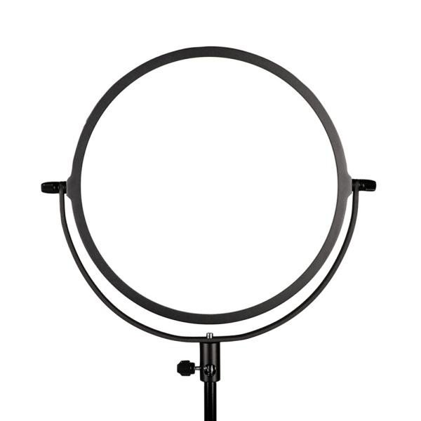 【発売日：2024年12月25日】【アウトレット品】箱つぶれなど化粧箱にダメージがあるもの、開封品等により、アウトレット価格としております。製品は未使用品となります。Nuada R3a LED Lightは、静止画およびビデオ撮影用のLED...