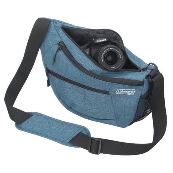【発売日：2019年05月17日】カメラバッグ離れした個性的なスタイルとリーズナブルな価格でご好評のコールマン・カメラショルダーバッグの最新作。多くのユーザー様からご要望を寄せられていたインナーボックスの容量が不足がちな点を解消すべく、クッ...