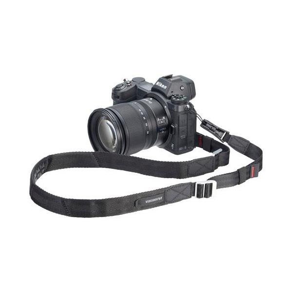 ＜ 主な仕様 ＞全長：約950〜1400mmストラップ部長さ：約600mmストラップ部幅：約25mm先ヒモ長さ：約55mm先ヒモ径：約1.5mm質量：約70g材質：ポリエステル、POM