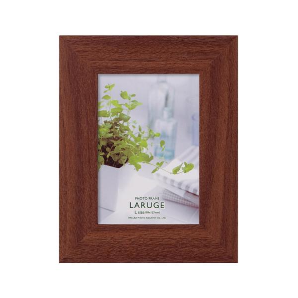 シンプルな幅広のフレーム。前面板はガラスを使っていないので、軽くて割れない安心のフォトフレーム。ナチュラル、ブラウン、ブラックの3色。【商品仕様】フレーム材質:木製額縁外寸法:W139×H177×12mm画面サイズ:W79×H117前面板:...