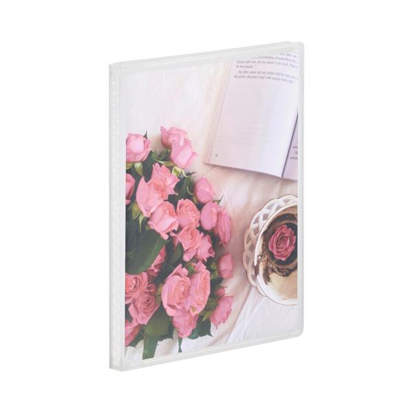 気軽に持ち運べてプレゼントにも最適。高透明フィルムを採用した軽くてコンパクトなフォトアルバム。【商品仕様】仕様:OPP溶着式ポケットアルバム対応写真・プリントサイズ:Lサイズ（W89×H127mm）表紙サイズ:約W104×H141×D8mm...