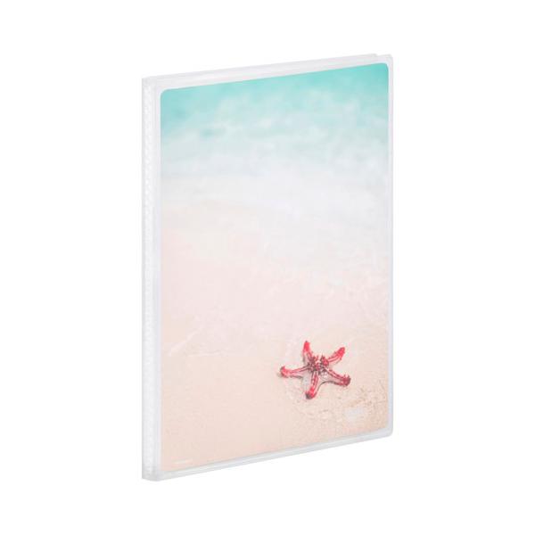 気軽に持ち運べてプレゼントにも最適。高透明フィルムを採用した軽くてコンパクトなフォトアルバム。【商品仕様】仕様:OPP溶着式ポケットアルバム対応写真・プリントサイズ:2Lサイズ（W127×H178mm）表紙サイズ:約W145×H199×D8...