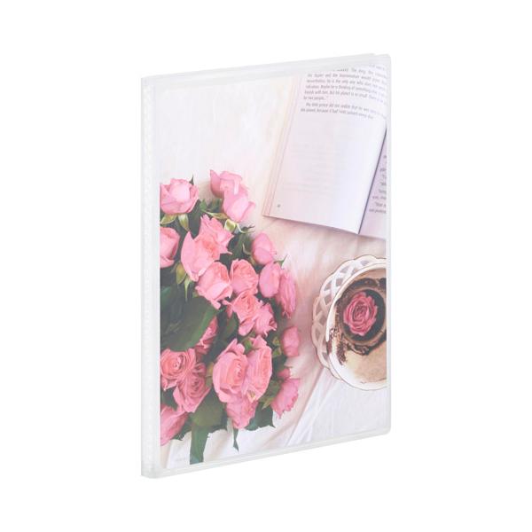 気軽に持ち運べてプレゼントにも最適。高透明フィルムを採用した軽くてコンパクトなフォトアルバム。【商品仕様】仕様:OPP溶着式ポケットアルバム対応写真・プリントサイズ:2Lサイズ（W127×H178mm）表紙サイズ:約W145×H199×D8...