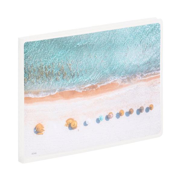 気軽に持ち運べてプレゼントにも最適。高透明フィルムを採用した軽くてコンパクトなフォトアルバム。