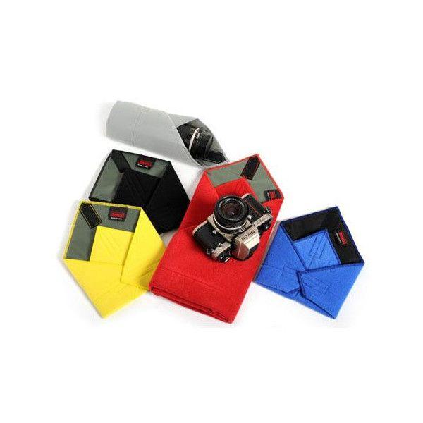 ドンケ製のカメラ用のプロテクティブ(protective=保護性)ラップ(wrap=包布)です。風呂敷状に裁断されたベルクロ(メス)生地を表に使い、裏は滑りの良いナイロンオックス生地、その間には2mm厚のウレタンクッション材が挟み込まれてい...