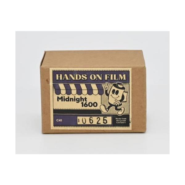 シール貼り付けの外箱、使用済みパトローネのリサイクルと手作り感満載のカラーネガフィルム。HANDS ON FILM / MIDNIGHT 1600 36枚撮りです。映画用デーライトフィルムを写真用C-41現像が出来るようにしたフィルムです。...