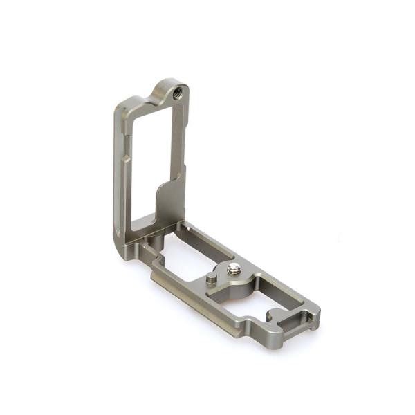 【発売日：2022年12月27日】ゼルダは、ニコン Z5、Z6、Z7、Z6II、Z7II 専用のL ブラケットです。ブラケットを装着したまま、サイドポートやメモリカードスロット、バッテリースロットにアクセスでき、液晶モニターの動きにも干渉し...