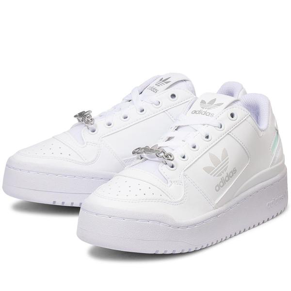 商品説明1984年にバスケットボールシューズとして登場したFORUM（フォーラム）に、厚底のソールを搭載させたレディースモデル「FORUM BOLD J（フォーラム ボールド J）」。シンプルな見た目ながらシュージュエル、サイドのトレフォイ...