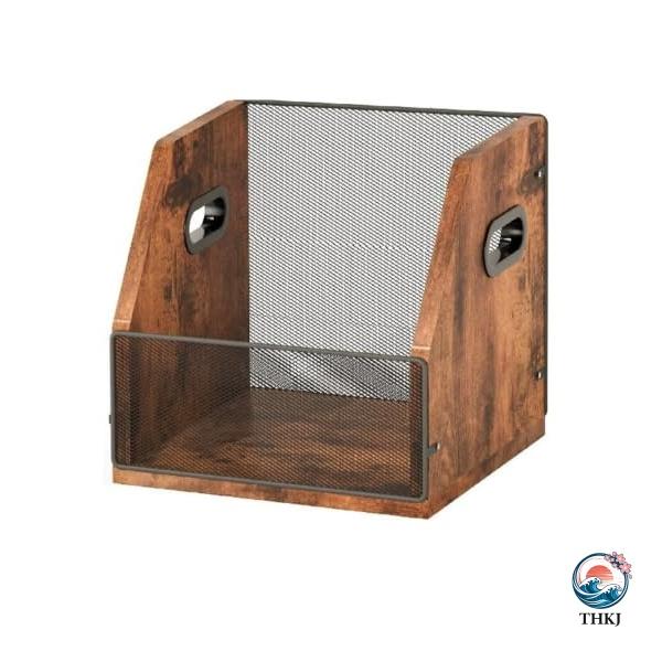 商品の説明                                                懐かしさと実用性を兼ね備えたレトロなレコードラックは、あなたの大切なコレクションを美しく収納できる木製スタンドです。クラシカルなデザイ...