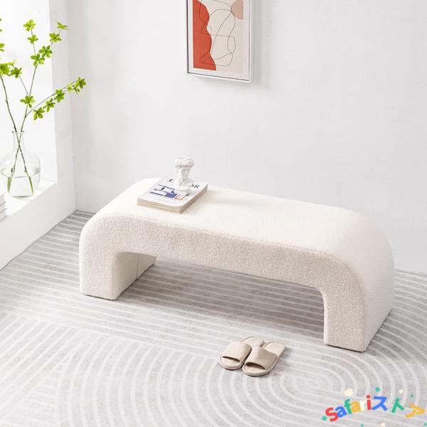 チャーミングシェルパベンチ:この魅力的なモダンなベンチオットマンは、快適でスタイリッシュな魅力的なウールカール生地のディテールが施されたかなりパッド入りのシートを備えています。すっきりとしたラインと現代的なデザインで、どんな部屋でも目立つ作...