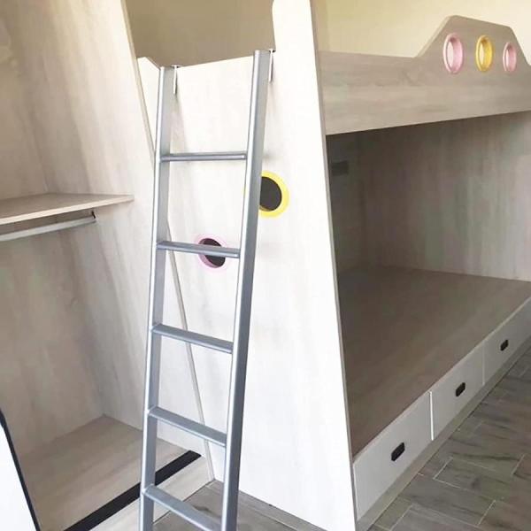 プレミアム構造：RV二段はしごは耐食性のある高品質の鉄でコーティングされており、150kg / 330lbsまでの安全サポートがあります。 調整可能：さまざまな高さのベッドに適応するように調整可能な穴の位置。 なしでRVの一番上のバンクに簡...