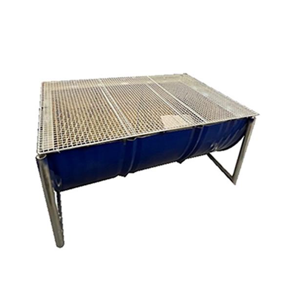 イベントや大人数のバーベキューに最適な大型BBQコンロです。焼き面は900×600mmの広々サイズ。肉や野菜、魚介などを一度にたくさん焼くことができ、自治会イベント、キャンプ、学校行事、屋外パーティーなど、大人数のBBQでも余裕をもって対応...